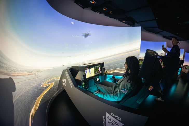 Flying Lessons Near Me | Learn To Fly Experiences | Giftory